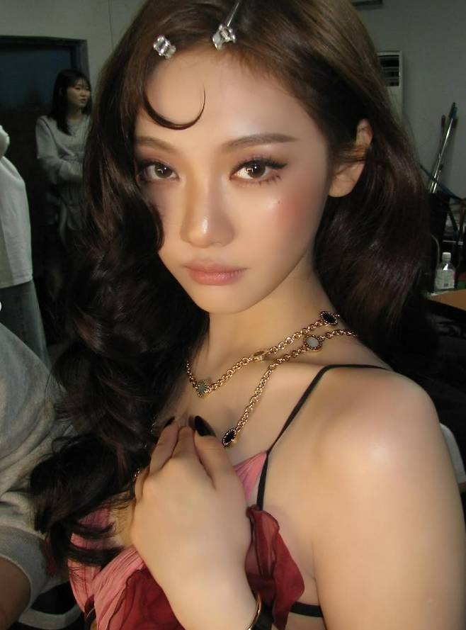 aespa’s Ningning draws attention with her slim figure and stunning ...